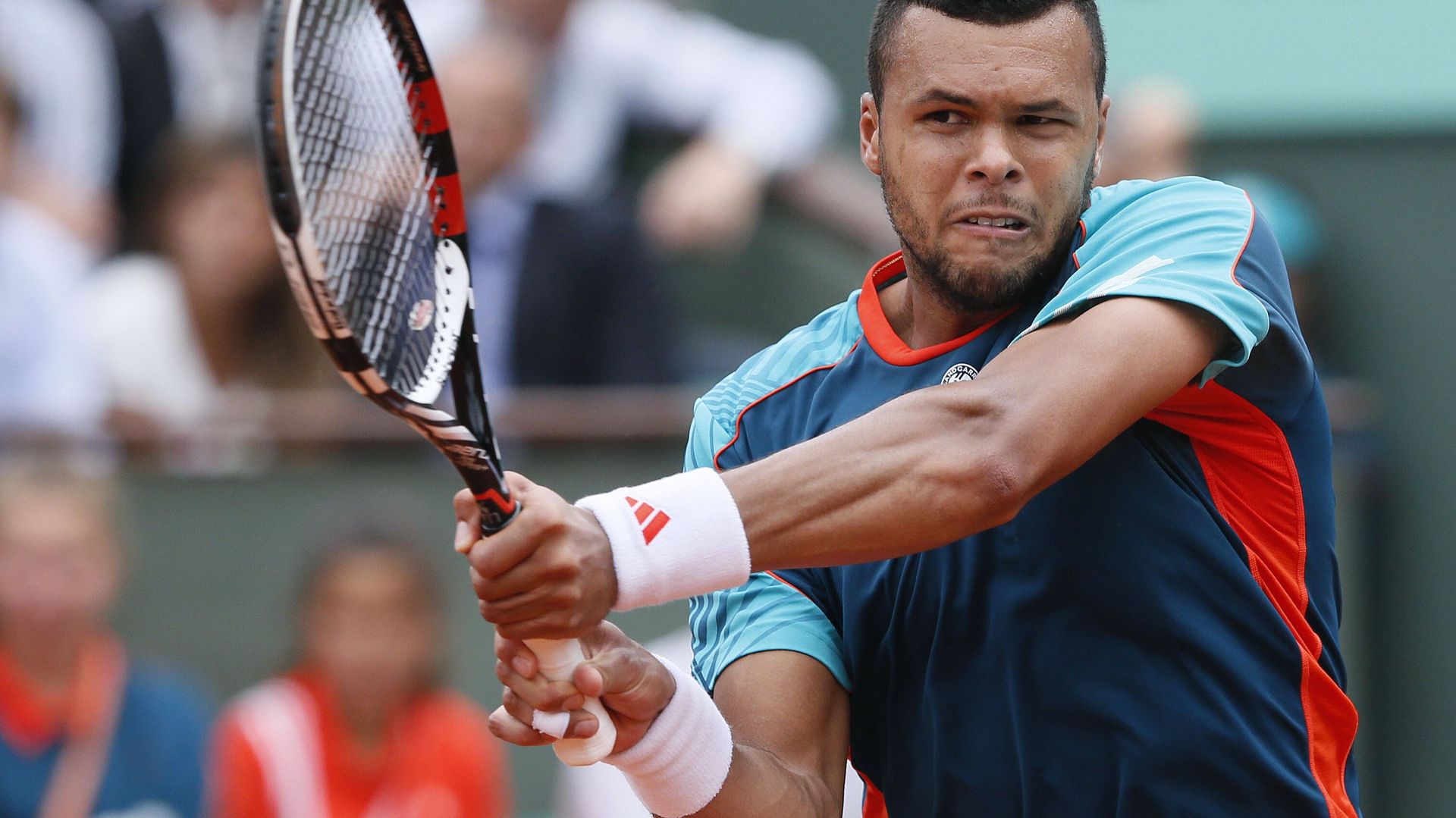 Tsonga passe en trois petits sets