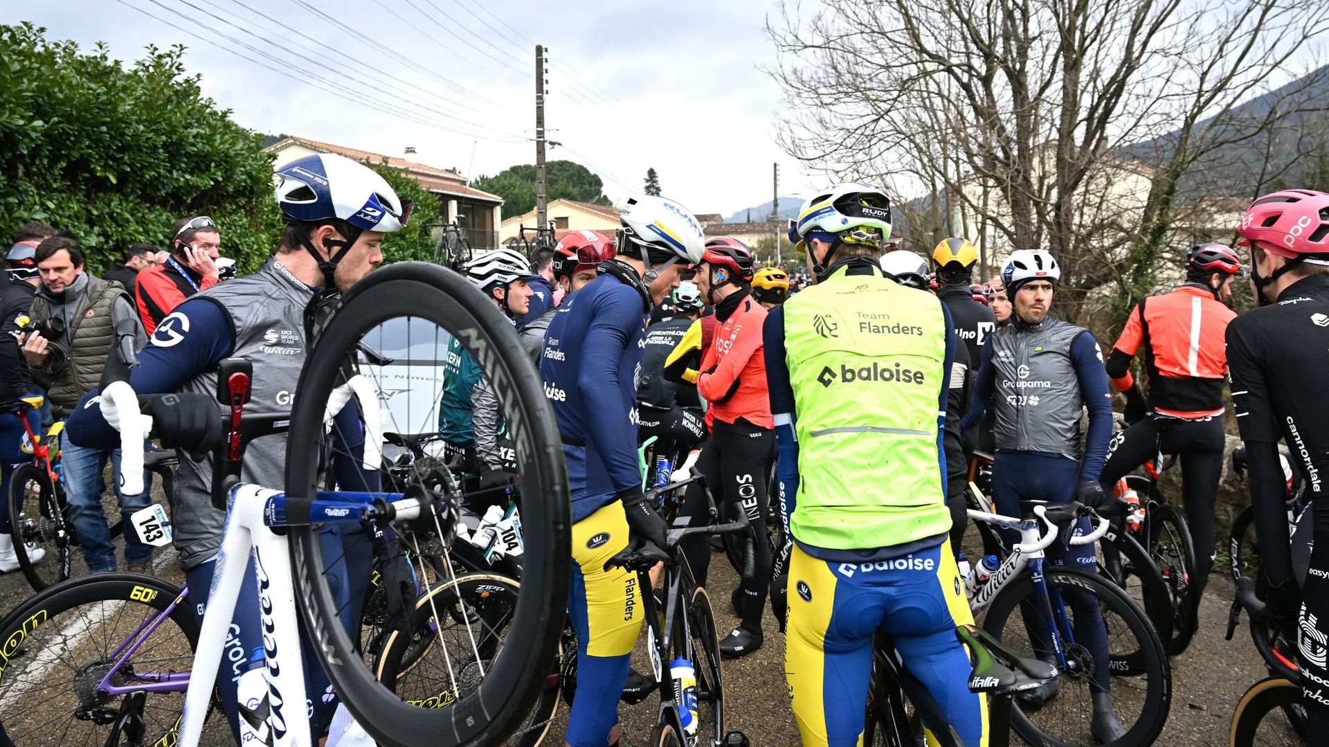 Un parcours accidenté, un chrono final et un duel Pedersen – De Lie ...