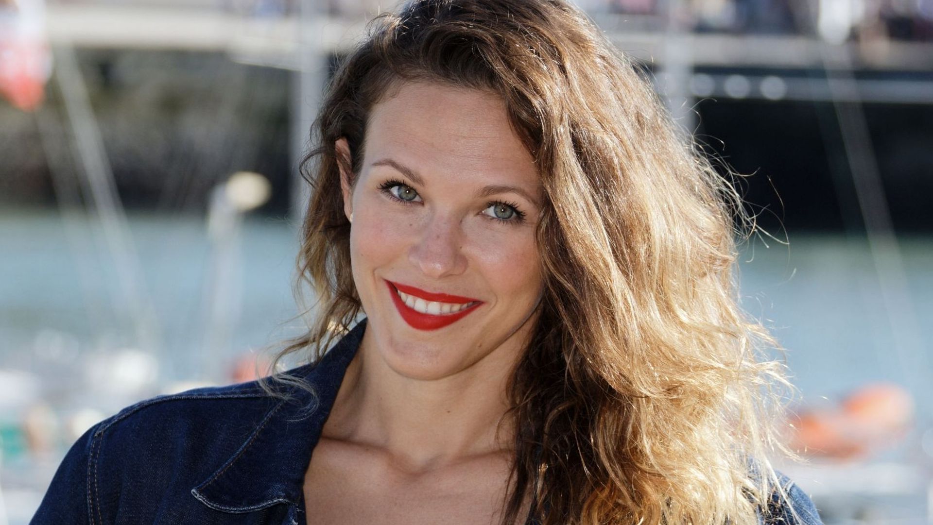 Lorie Pester annonce son retour dans la musique avec un remix de 'Sur un air latino' - RTBF Actus