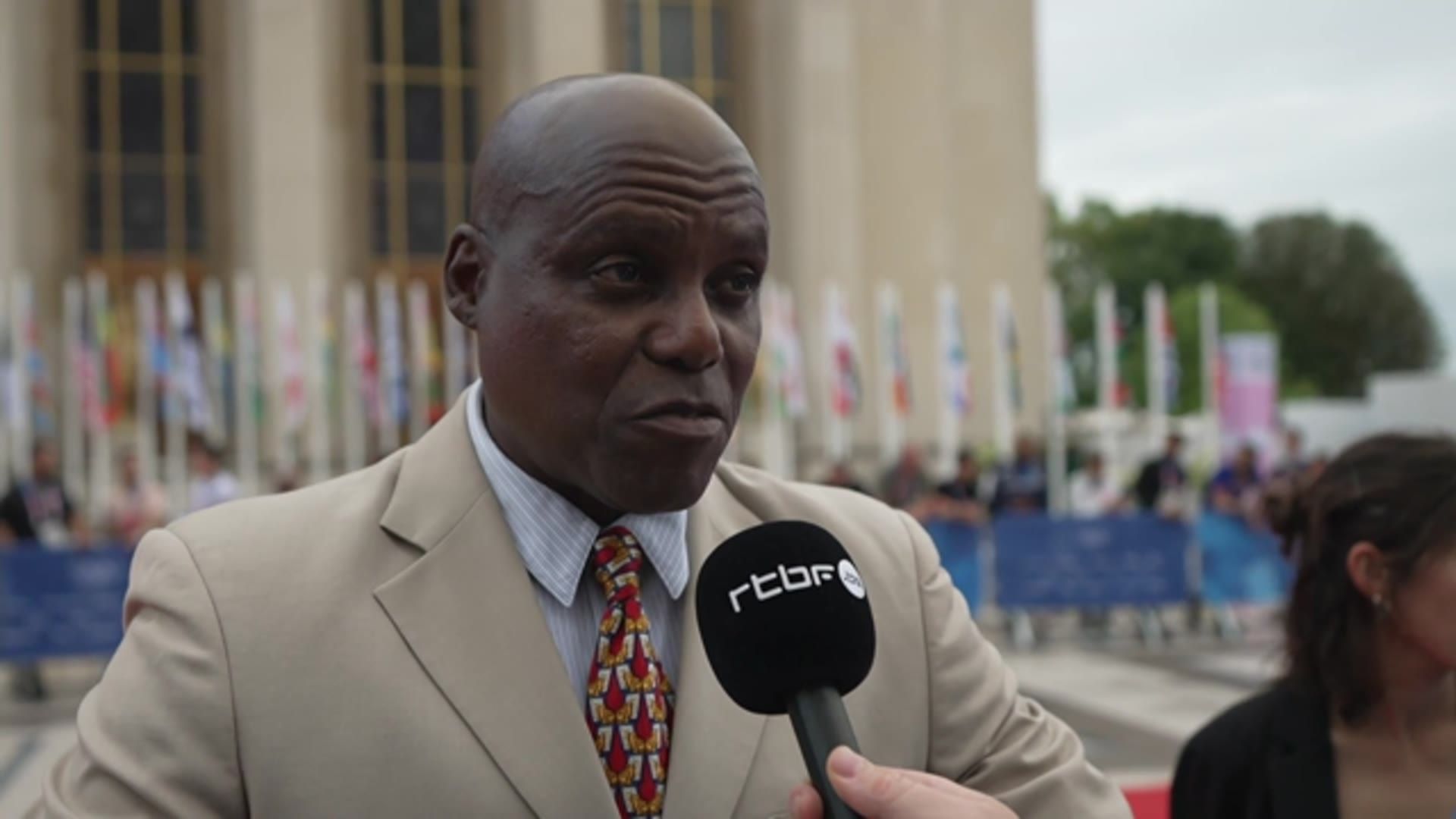 JO Paris 2024 – La légende Carl Lewis rend hommage à la Belgique : 'J ...