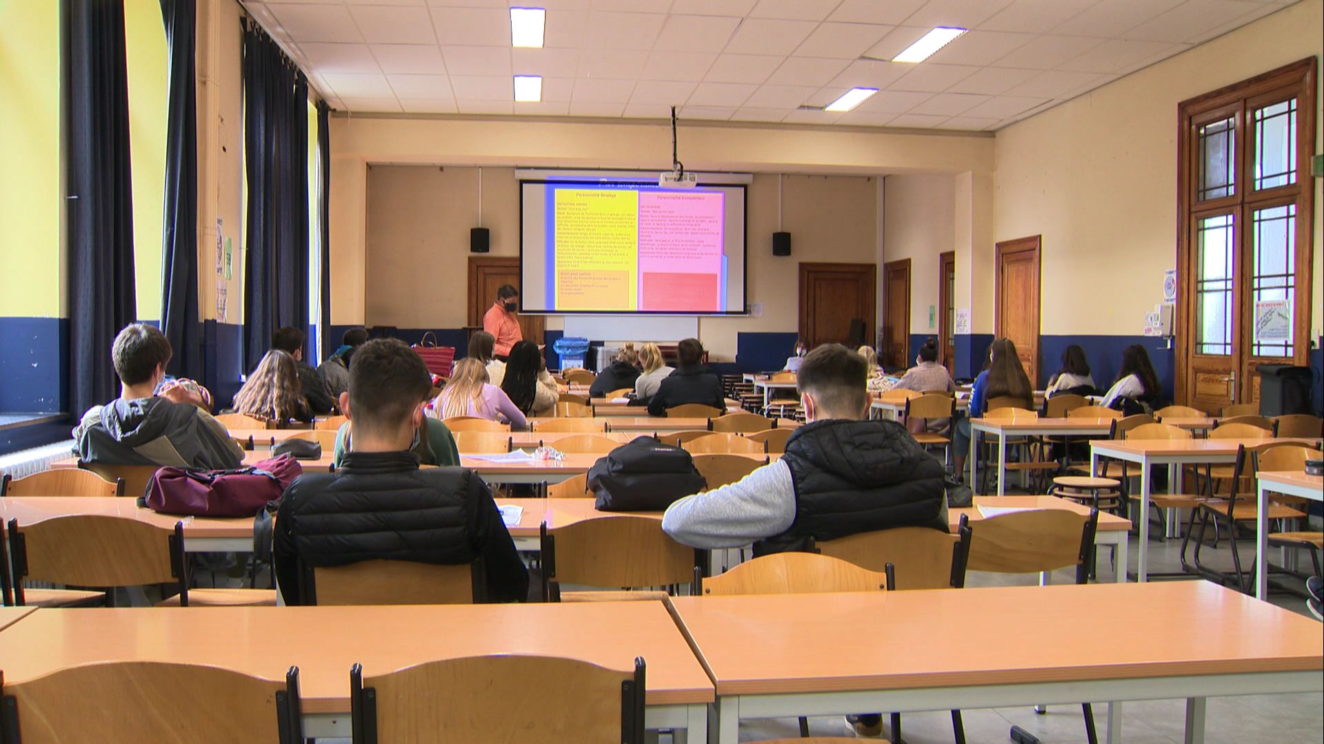 Code orange 'adapté' dans les écoles : le présentiel reste la règle ...