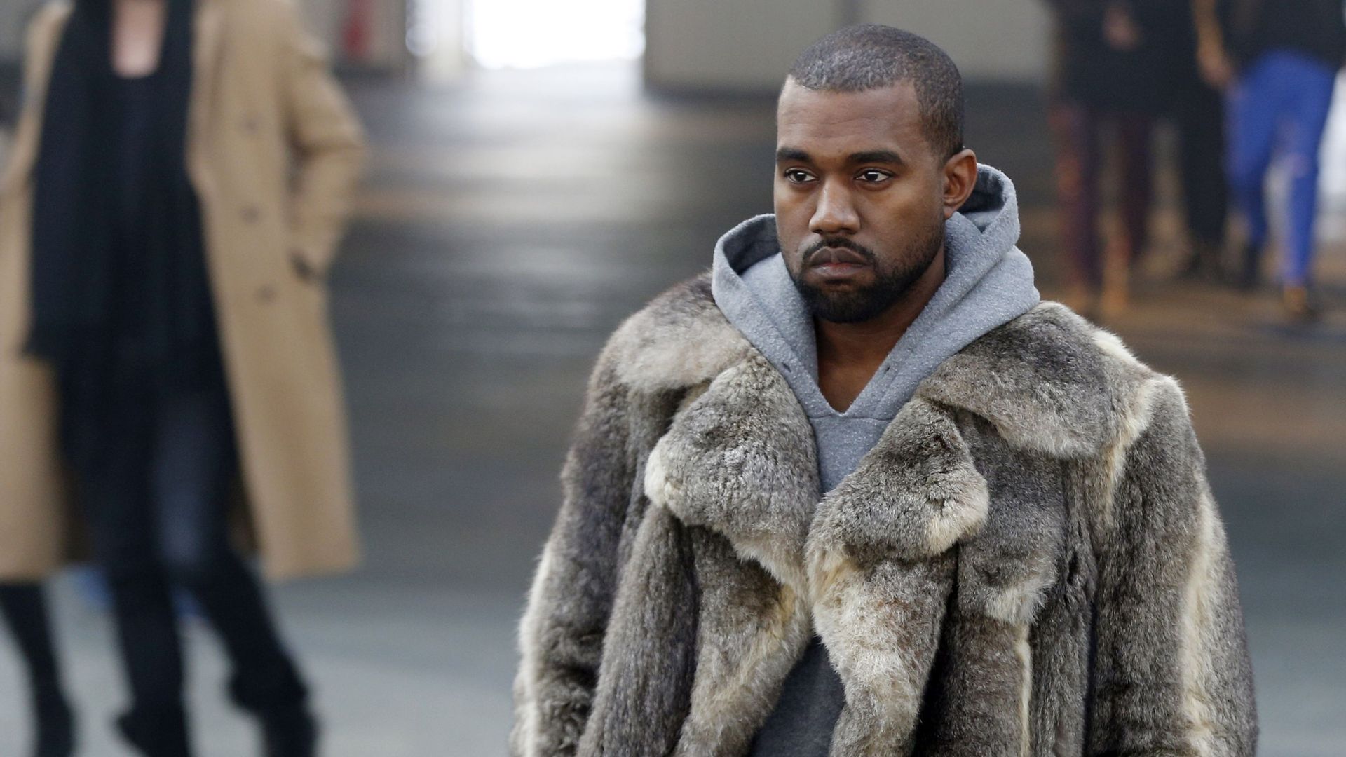 Kanye West dévoile une nouvelle version du morceau 'Wolves' sur Tidal ...