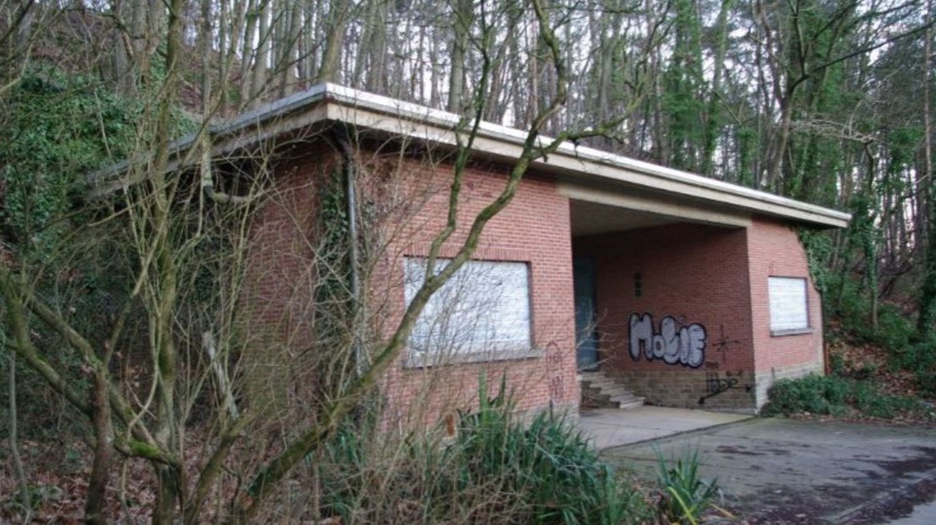 Enfin une solution en vue pour les œuvres d’art stockées dans un abri à ...