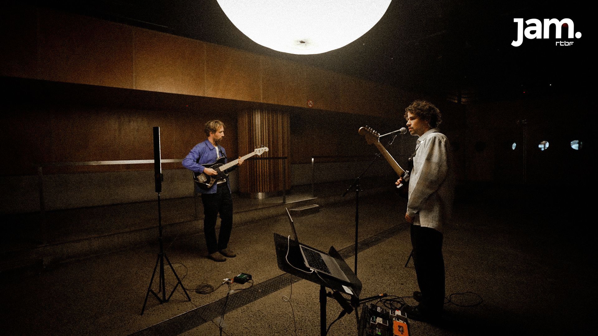 Jam Sessions : Arno Saari, l'artiste pop qui réchauffe les cœurs - RTBF ...