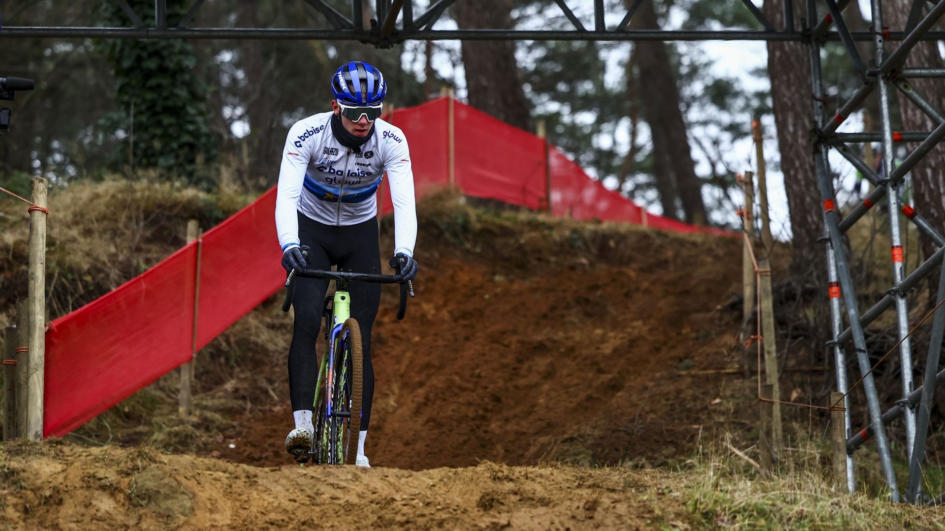 Un long cavalier seul pour s’offrir la couronne : Marion Norbert ...