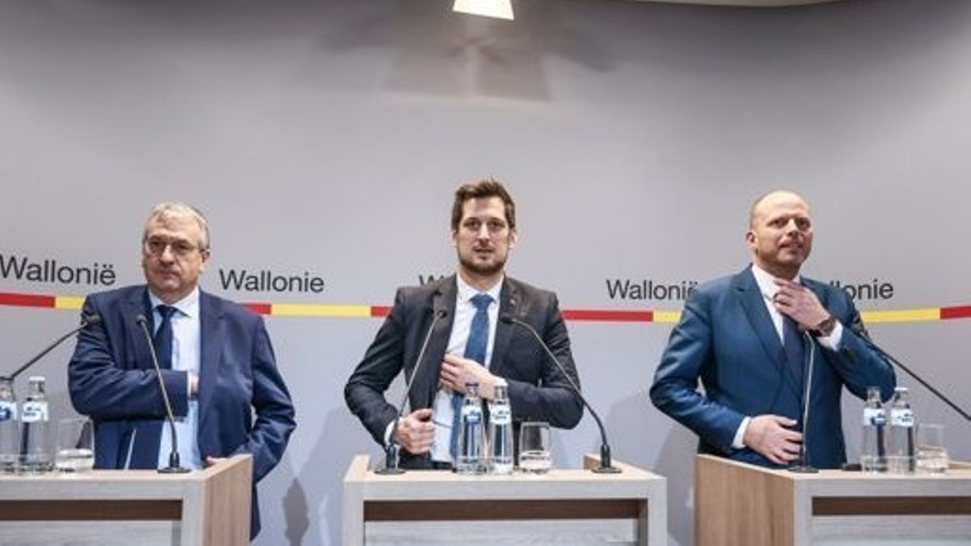 Débat : faut-il le retour du service militaire coûte que coûte ? - RTBF Actus