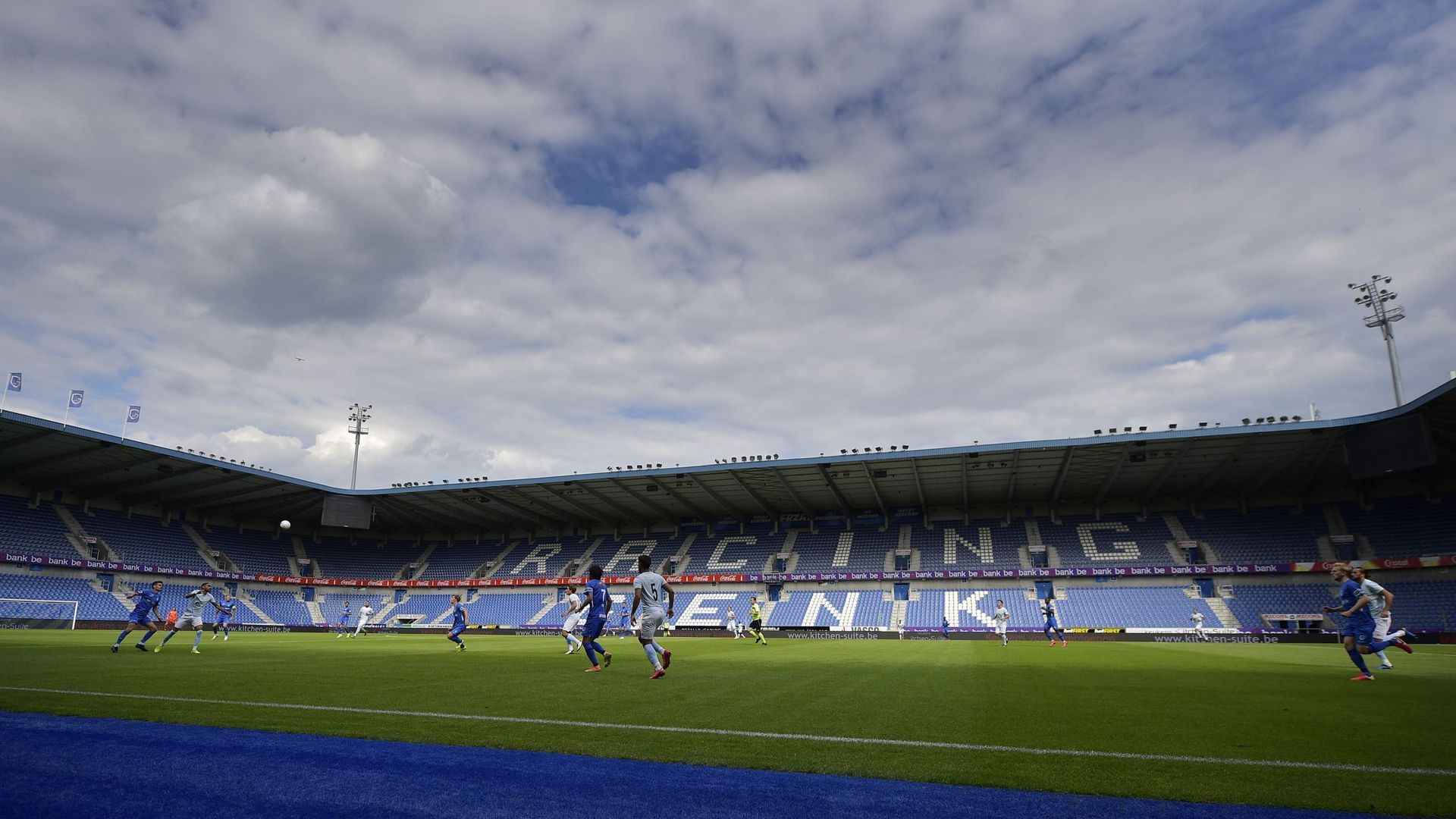 Un nombre limité de spectateurs dans les stades belges ? Les clubs de ...