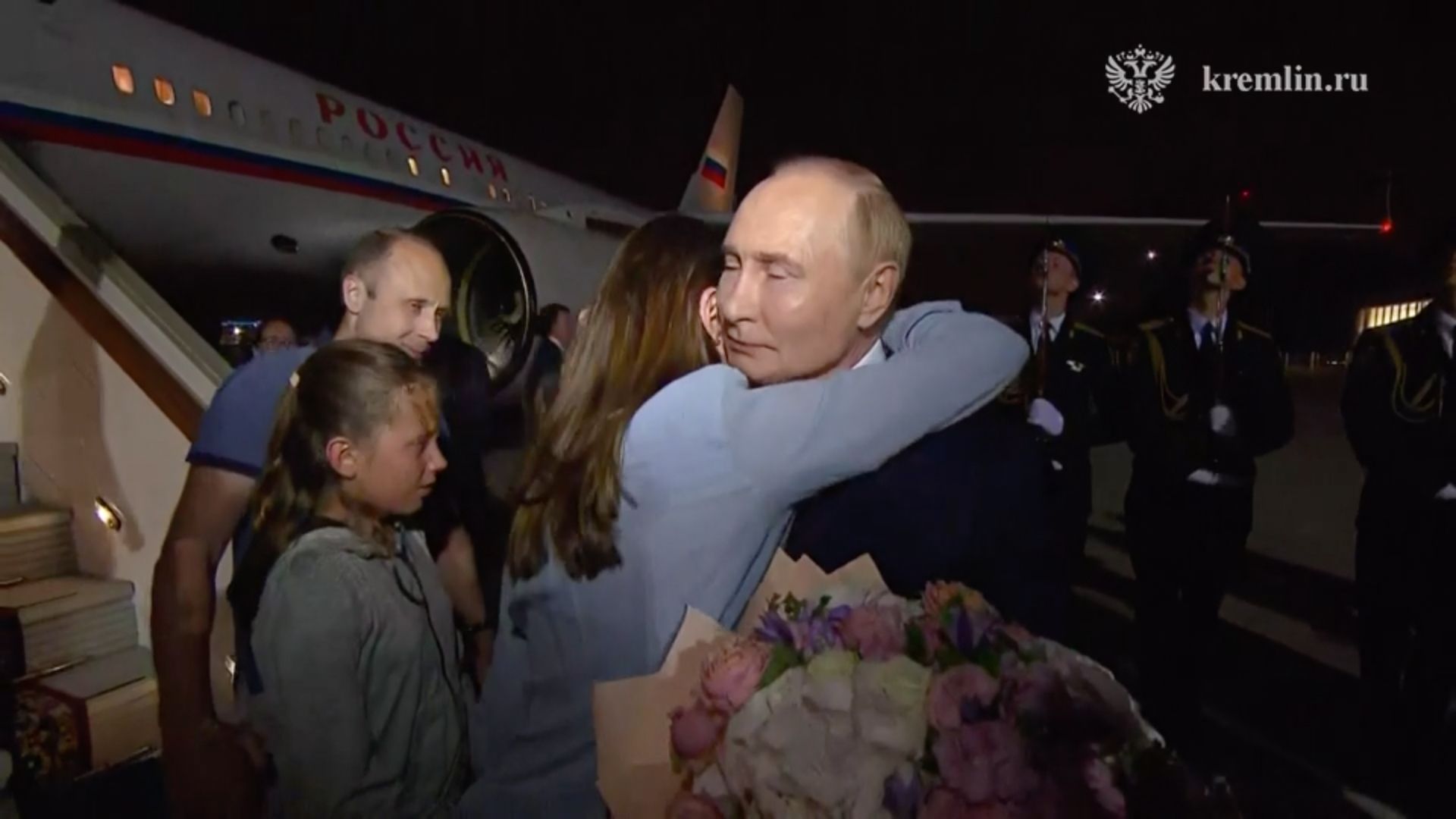 À la télévision russe, la famille d’espions récemment libérée raconte ...