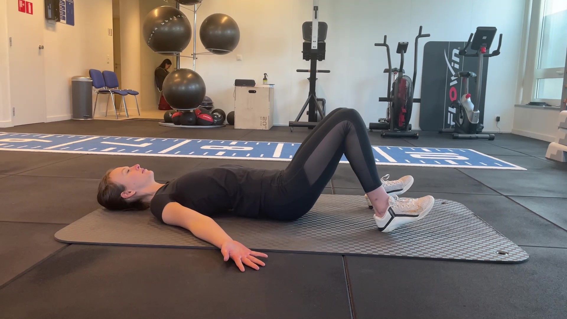 4 exercices simples à faire à la maison pour se tonifier tout le corps ...