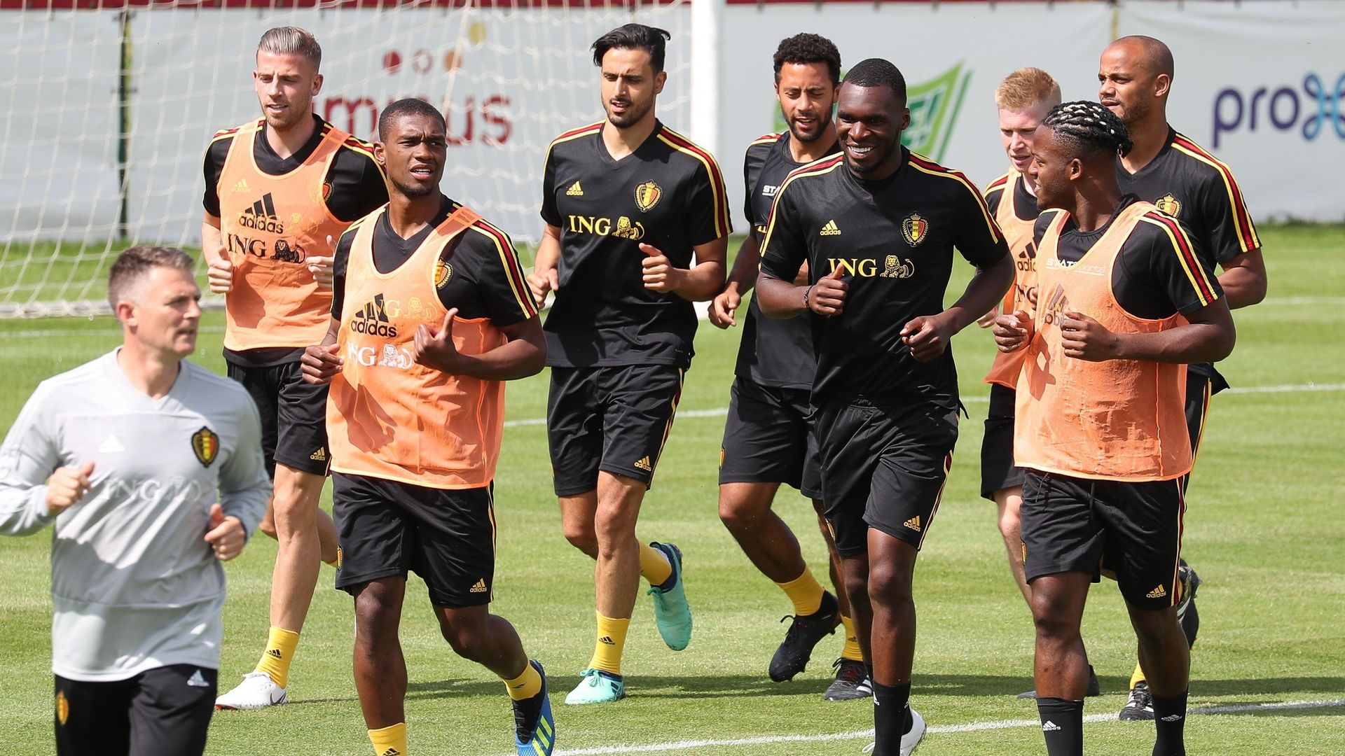 Les Diables rouges se sont entraînés en deux groupes séparés lundi ...