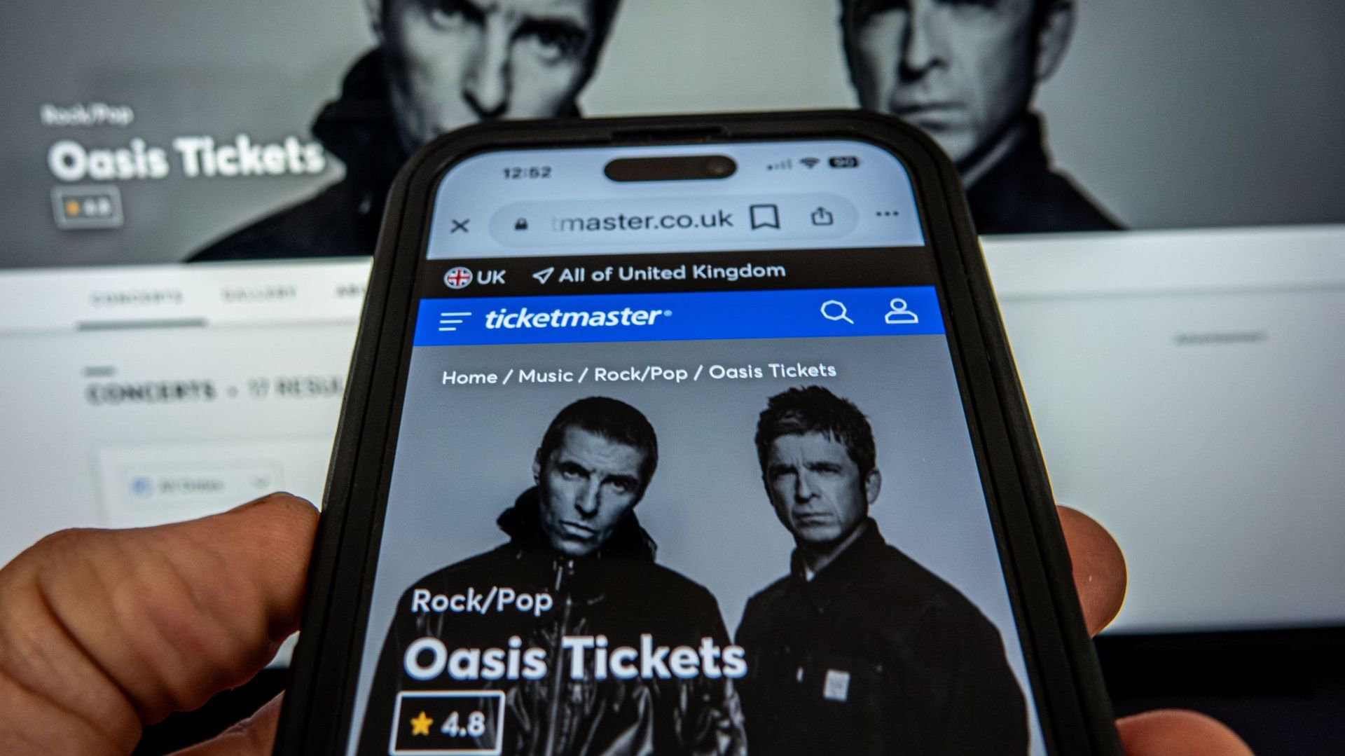 Oasis annonce un film autour des concerts de sa reformation, produit ...