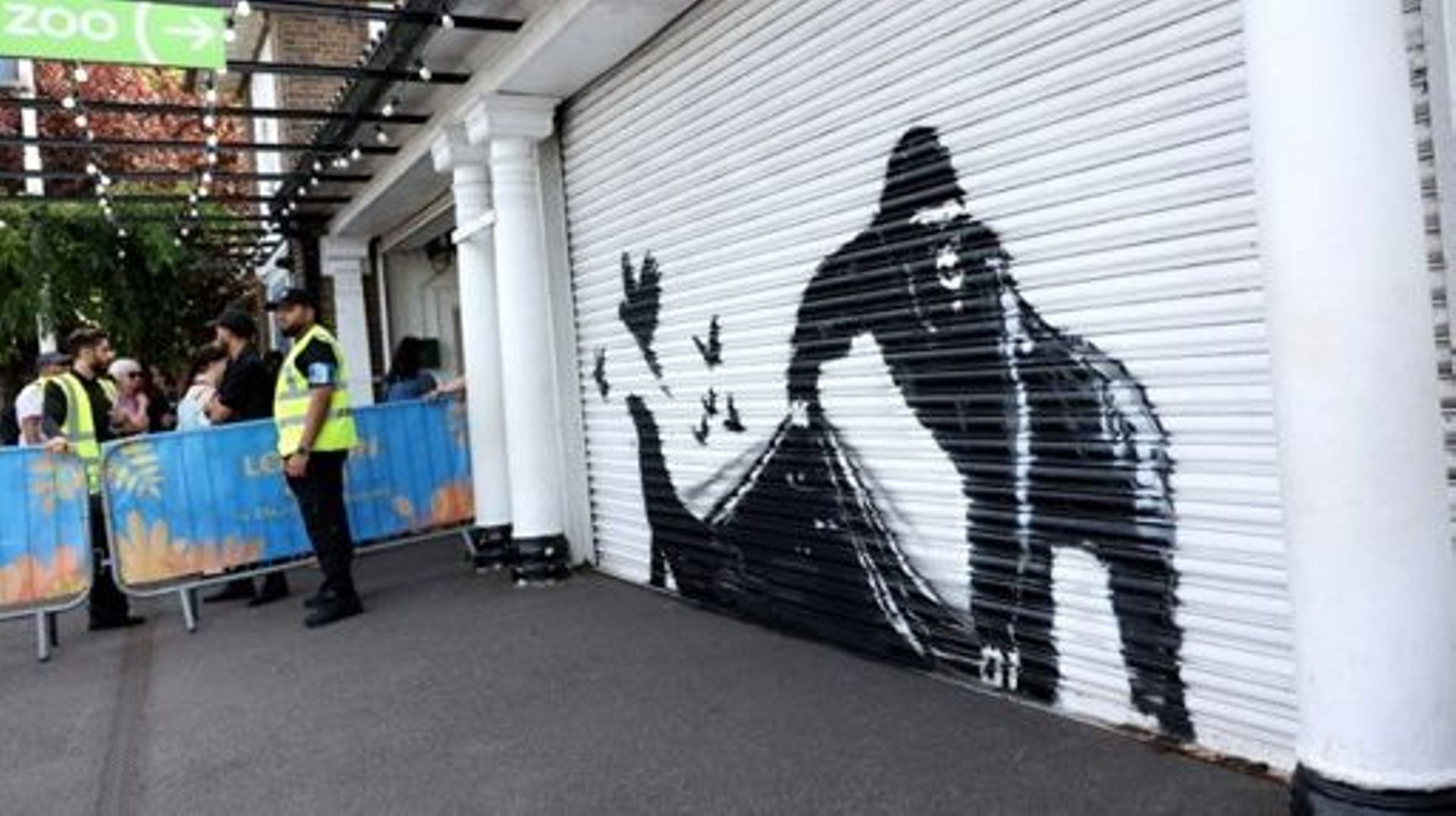 Un nouveau Banksy sous forme de phare fait son apparition à Marseille ...