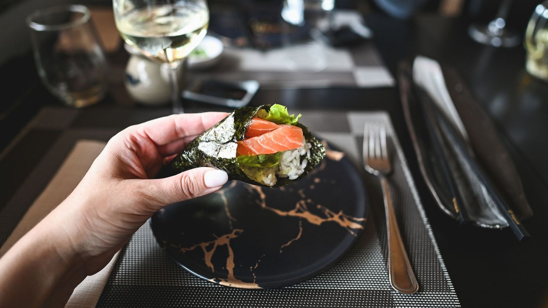 Les handrolls, sortes de temaki, sont-ils encore un truc néo branché ...