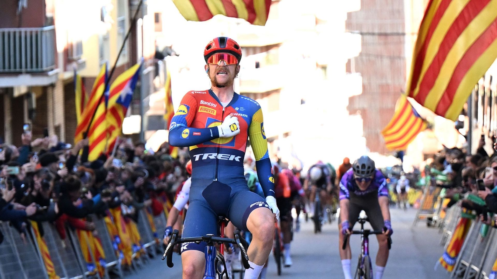 Qui est 'Ren', ce jeune artiste qui bouleverse internet et ouvre le ...