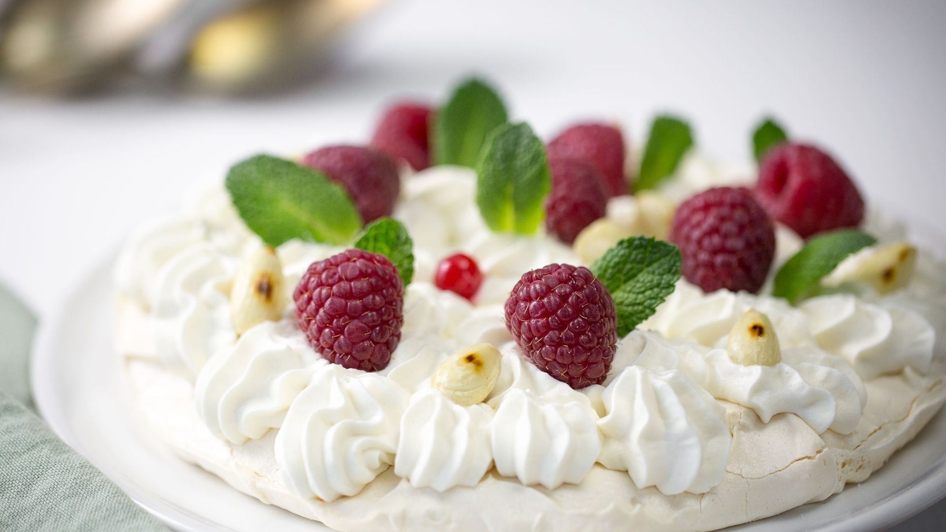 Recette : meringue aux fruits rouges - RTBF Actus