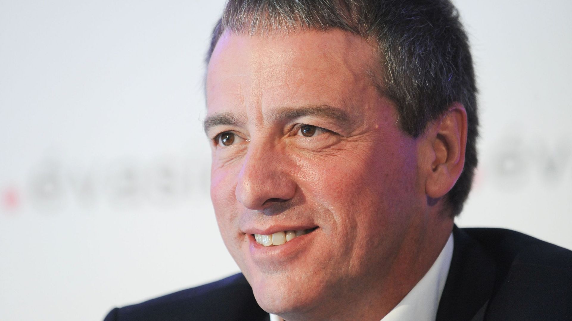 Stéphane Moreau a-t-il simulé un séminaire professionnel pour se faire offrir des billets d ...