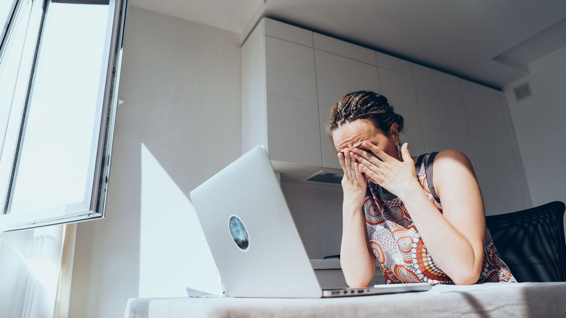 Vous vous sentez seul au travail ? Comme un employé sur 5 dans le monde ...