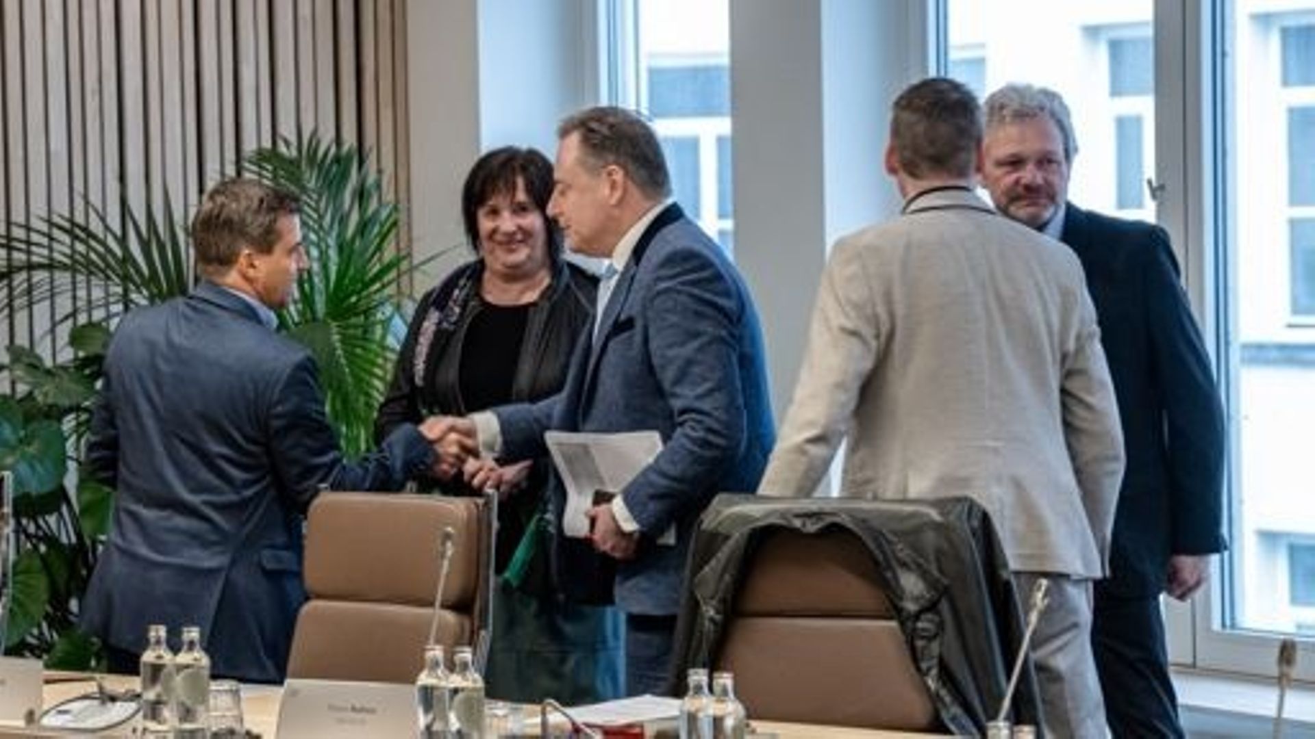 Voici les principales mesures décidées par le nouveau gouvernement de Bart De Wever - RTBF Actus