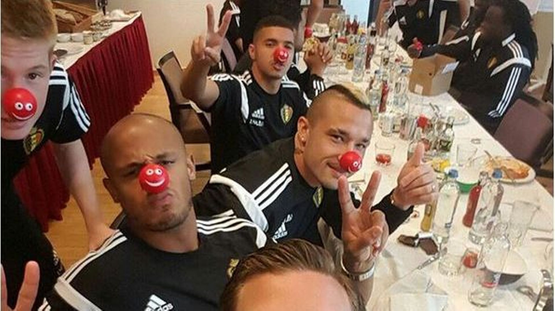 Les Diables Rouges, ces clowns au grand coeur - RTBF Actus