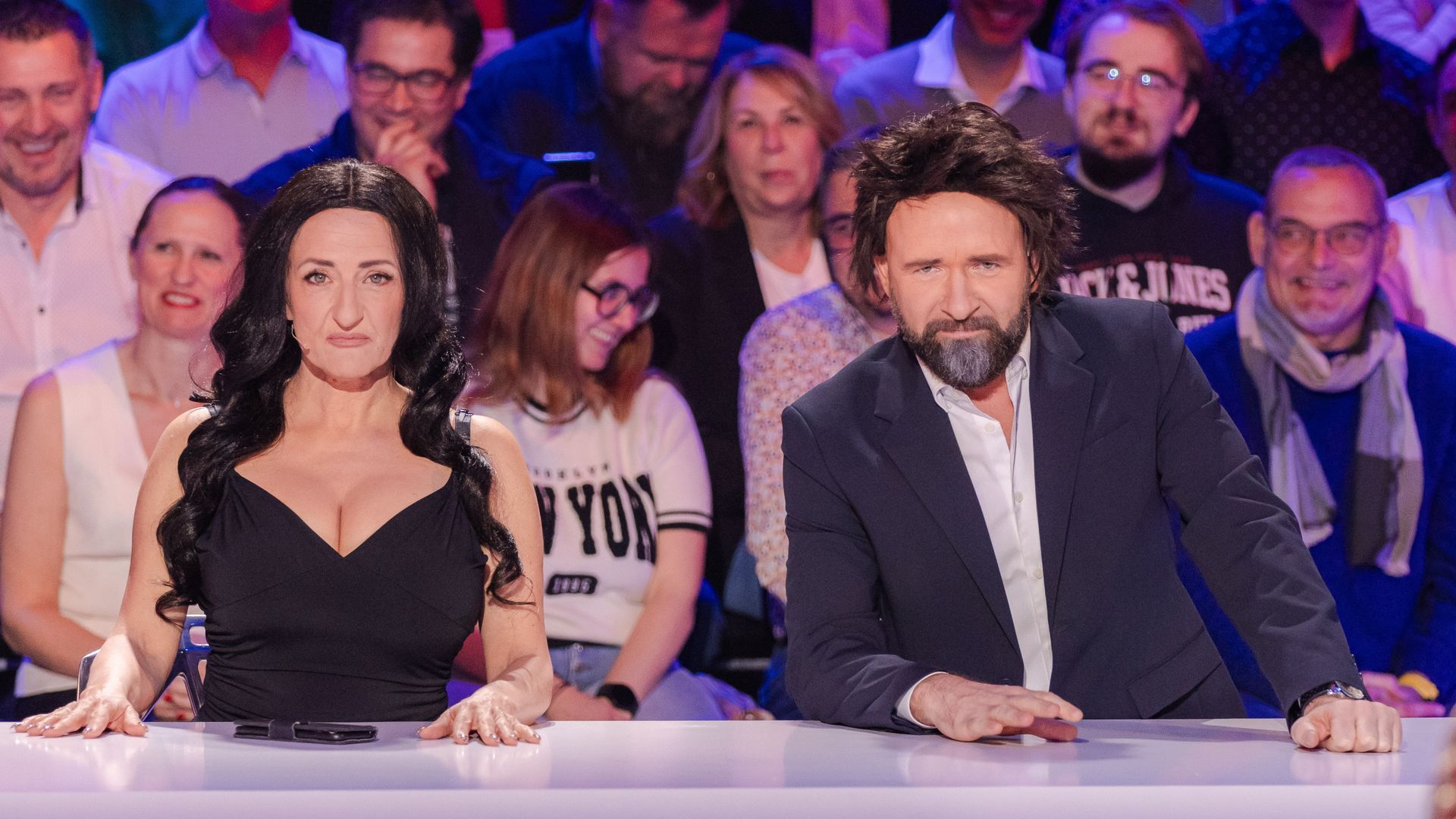Nabilla face aux jeux de mots de Stéphane De Groodt dans le Grand Cactus - RTBF Actus