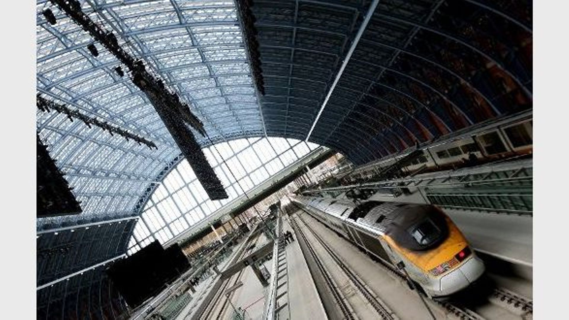 Le trafic du Chunnel reste paralysé. Avions et ferries croulent sous la ...
