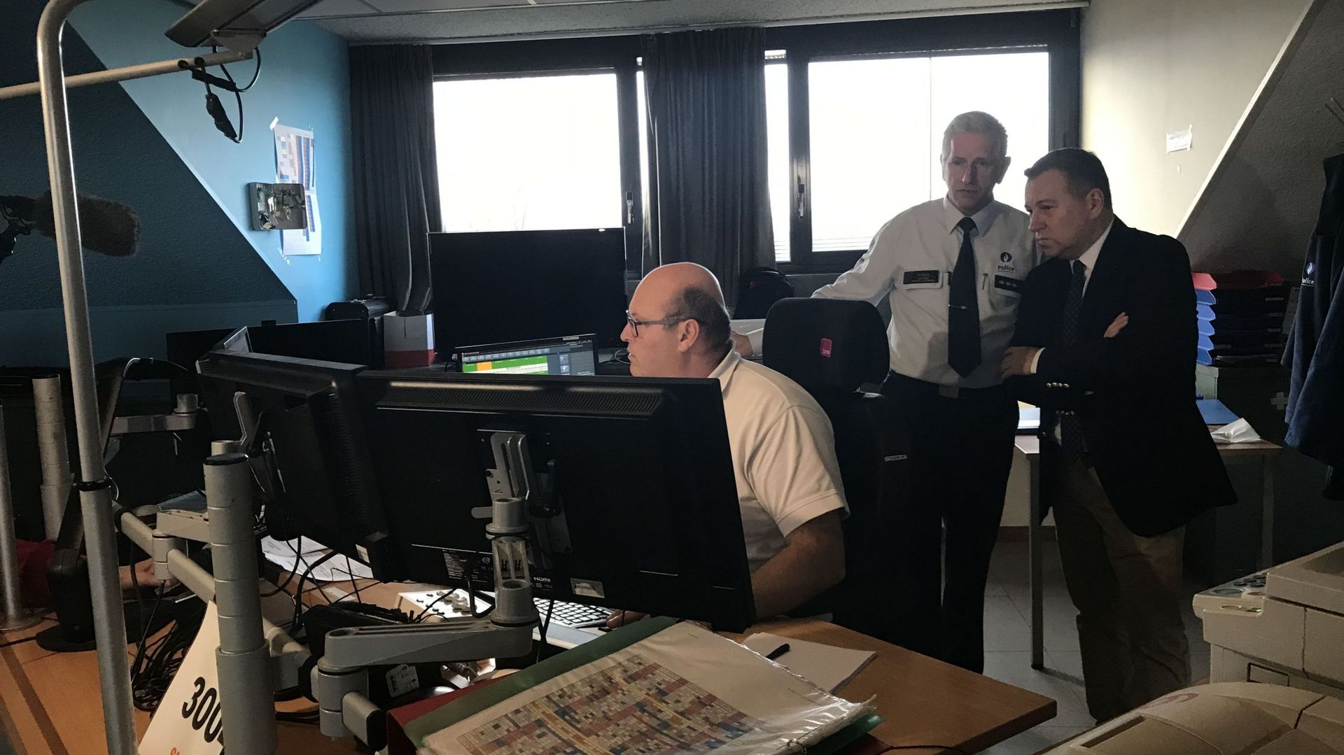 Fausse attaque meurtrière à Ciney : policiers belges et gendarmes ...