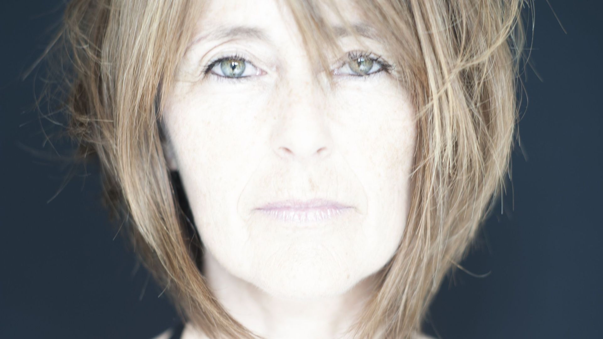 Rencontre avec la romancière Isabelle Bary - RTBF Actus