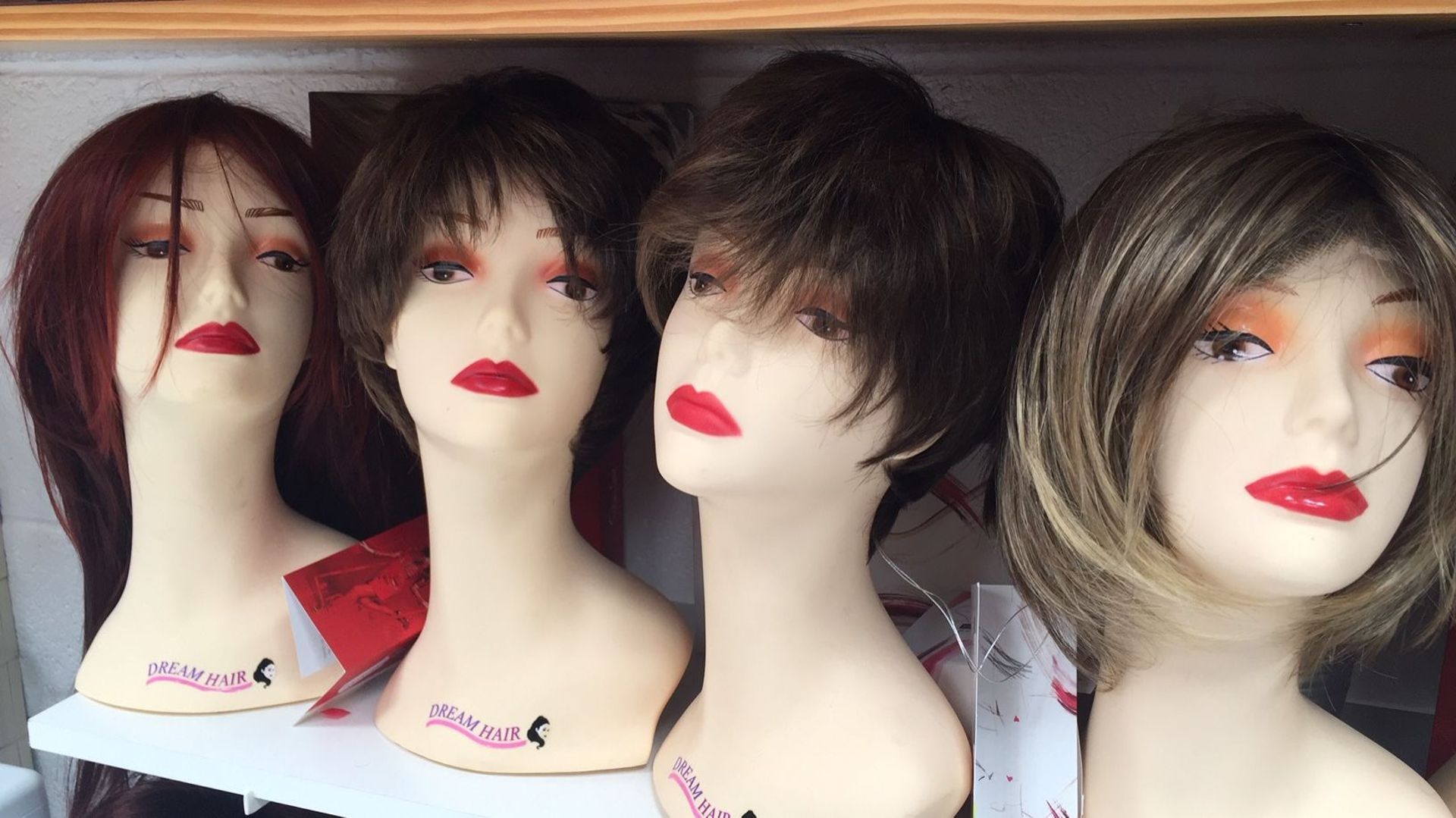 La perruque : un accessoire de mode comme un autre - RTBF Actus