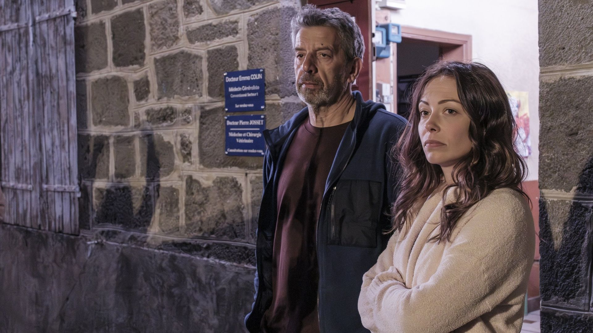 Deux nouveaux épisodes de 'La doc et le véto' avec Dounia Coesens et Michel Cymes - RTBF Actus