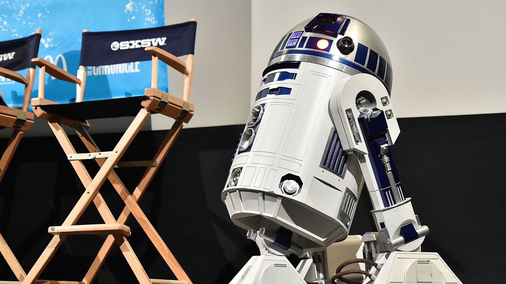 Le robot R2-D2 aux enchères pour 2,4 millions d'euros - RTBF Actus