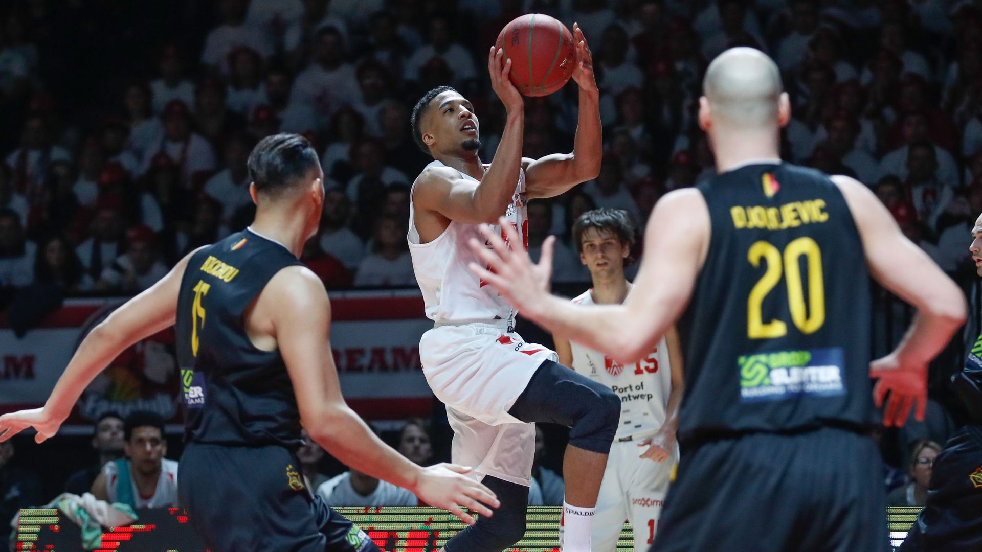 Anvers se sépare de Kwame Vaughn et le remplace par Kevin Dillard ...