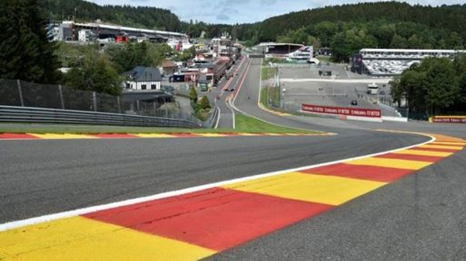 Explorez le circuit de Spa Francorchamps de manière unique... à vélo ! - RTBF Actus