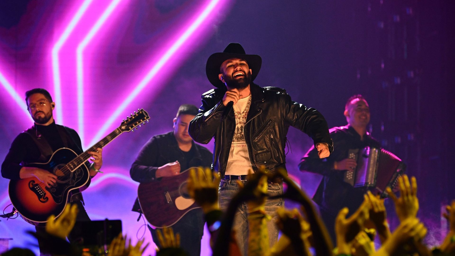 Les 'narco-ballades' : un genre musical populaire qui force la ...