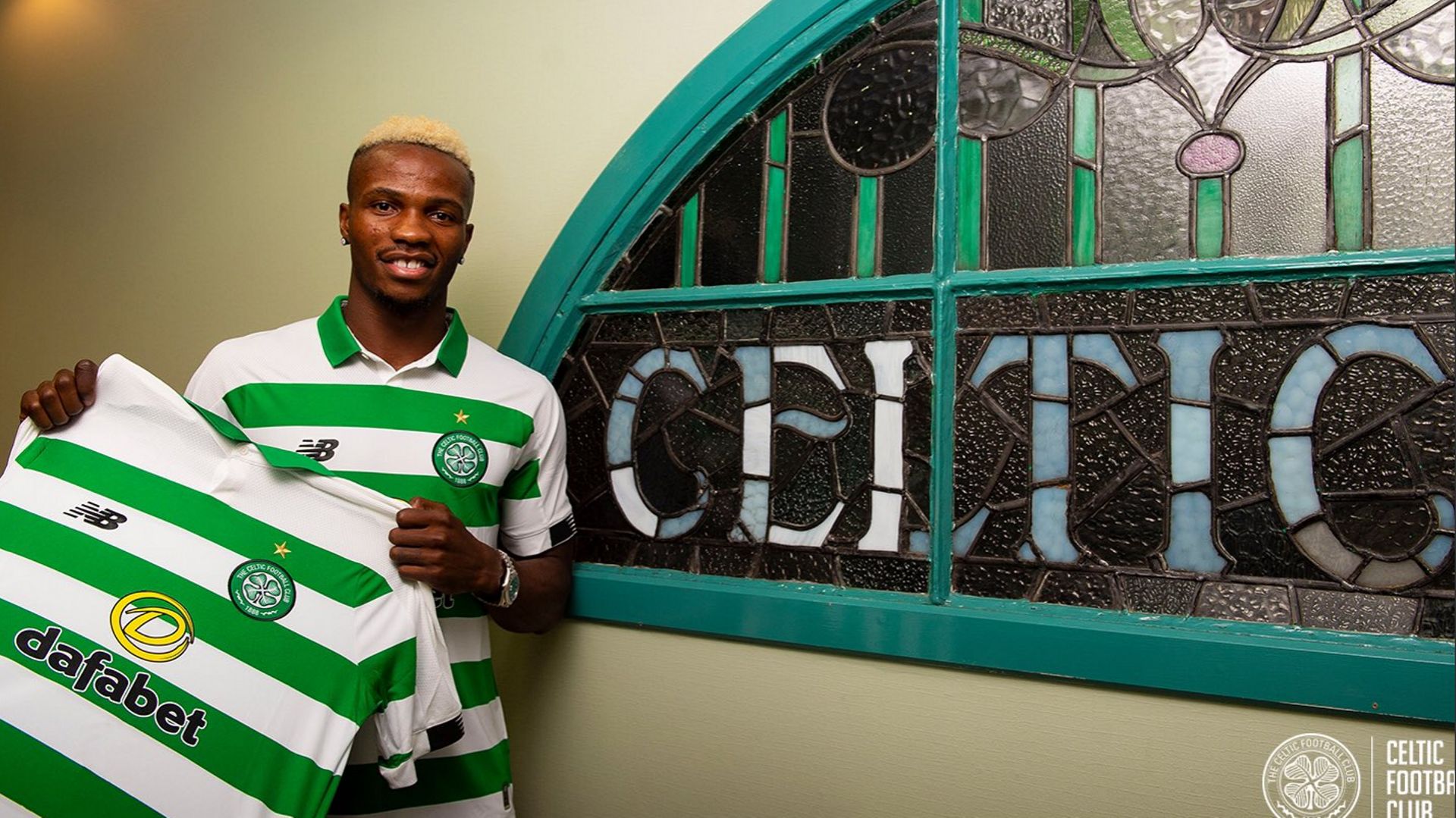Boli Bolingoli signe au Celtic Glasgow - RTBF Actus