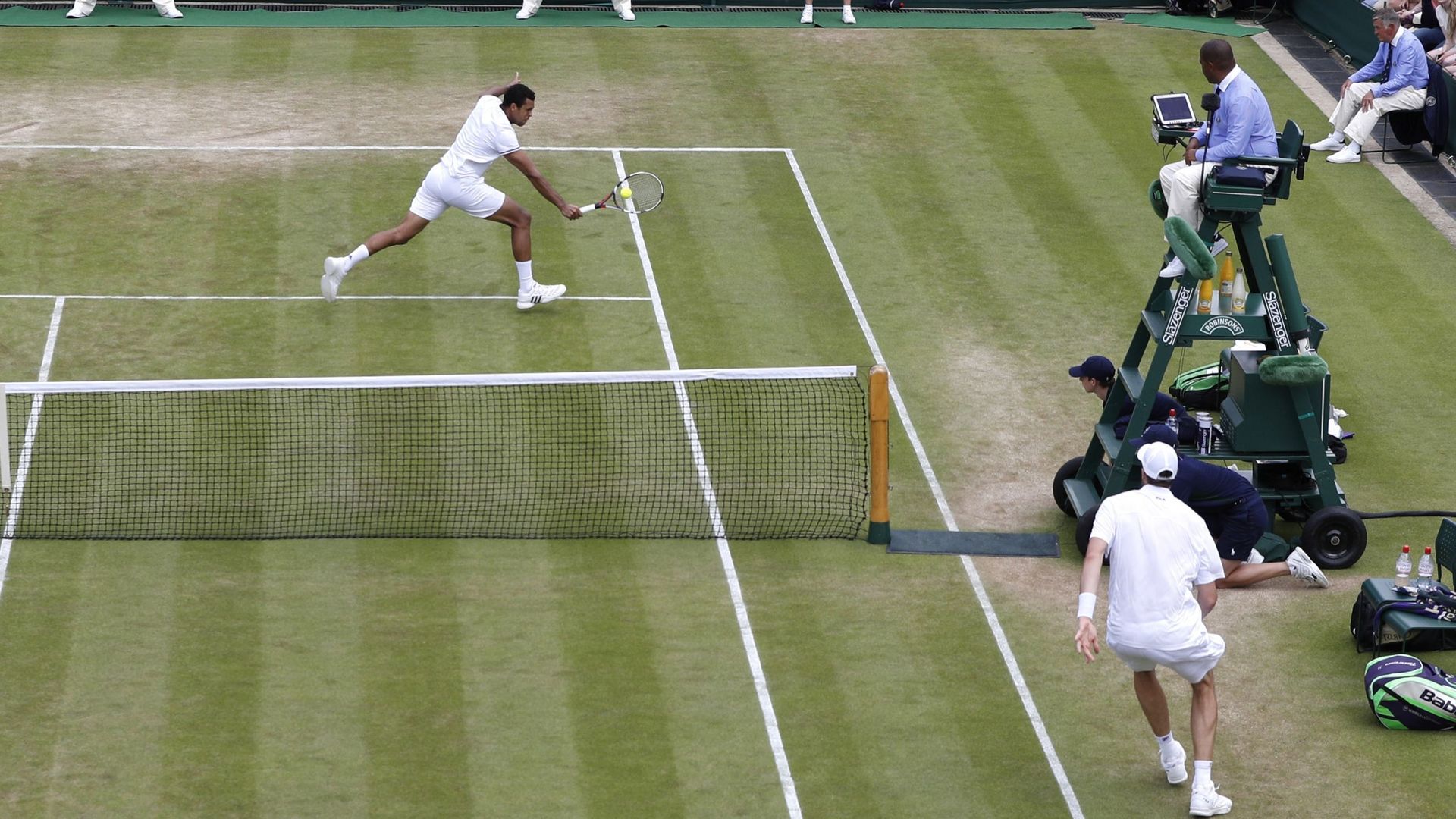 Isner s'offre un nouveau marathon à Wimbledon mais s'incline face à Tsonga - RTBF Actus