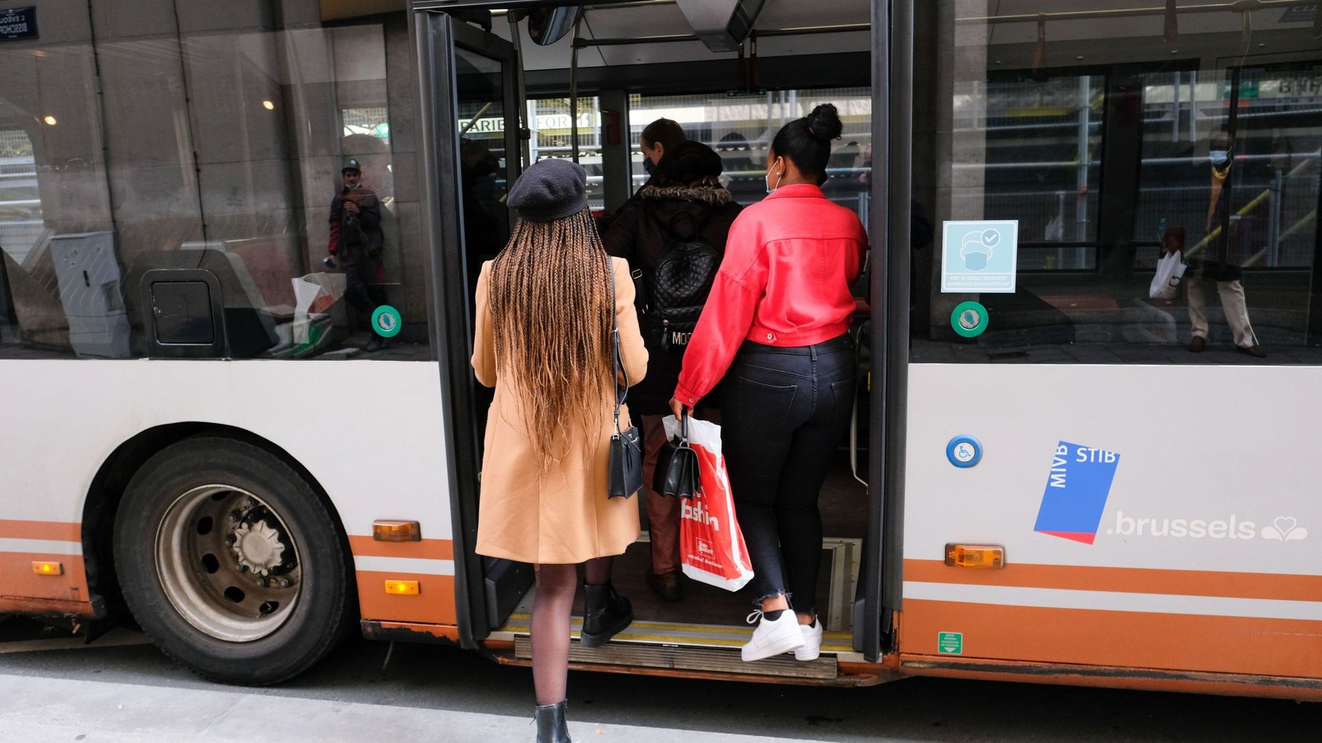 La Stib adapte son offre de bus pour la Toussaint - rtbf.be