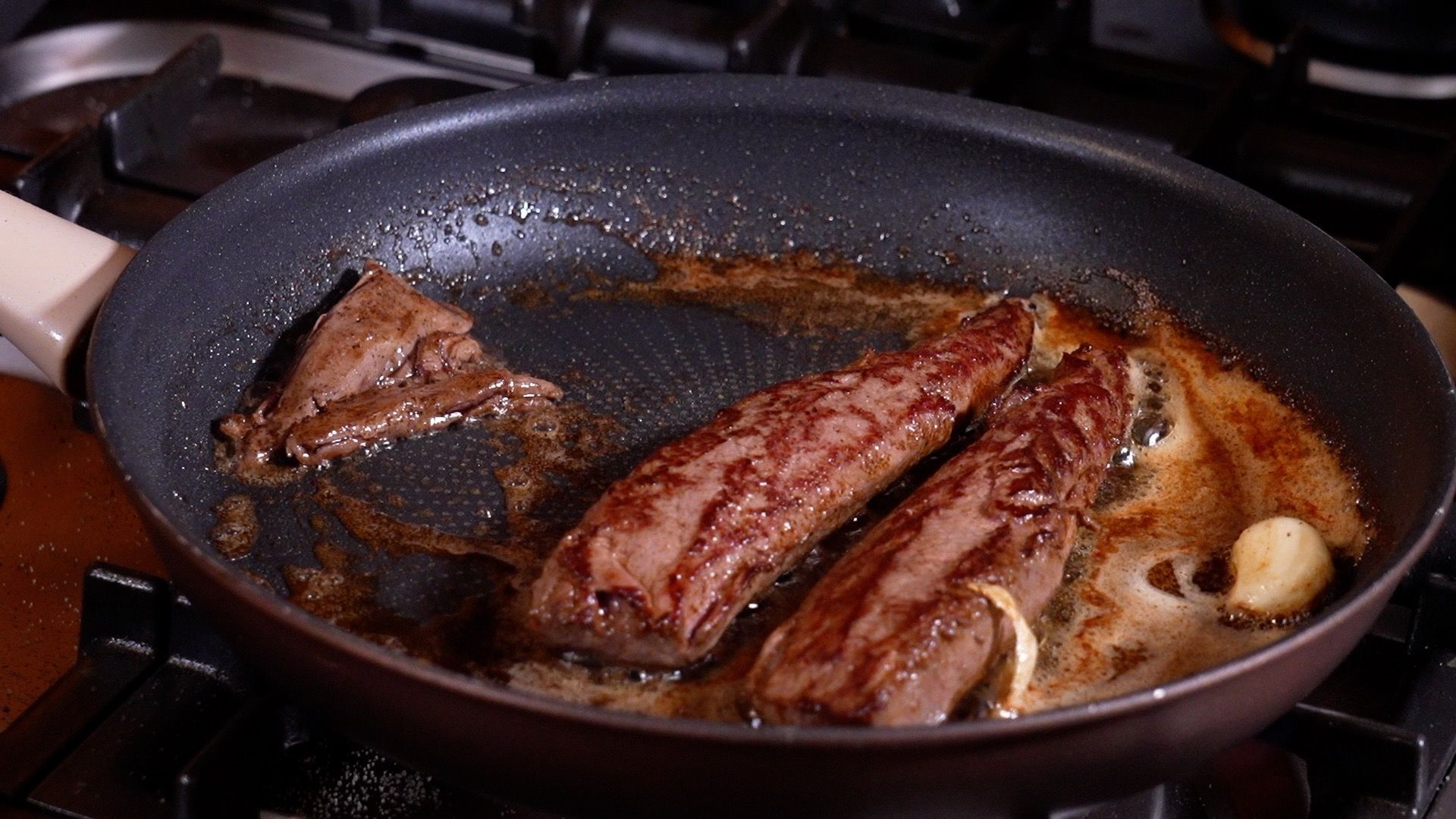 Recette du Râble de lièvre à la moutarde de Gerald Watelet - RTBF Actus