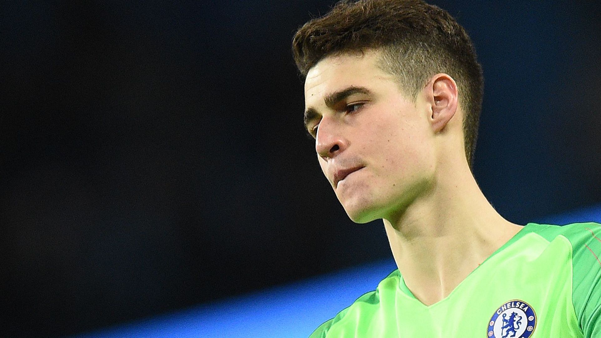 Scène surréaliste : Kepa refuse de quitter la pelouse et met Sarri en ...