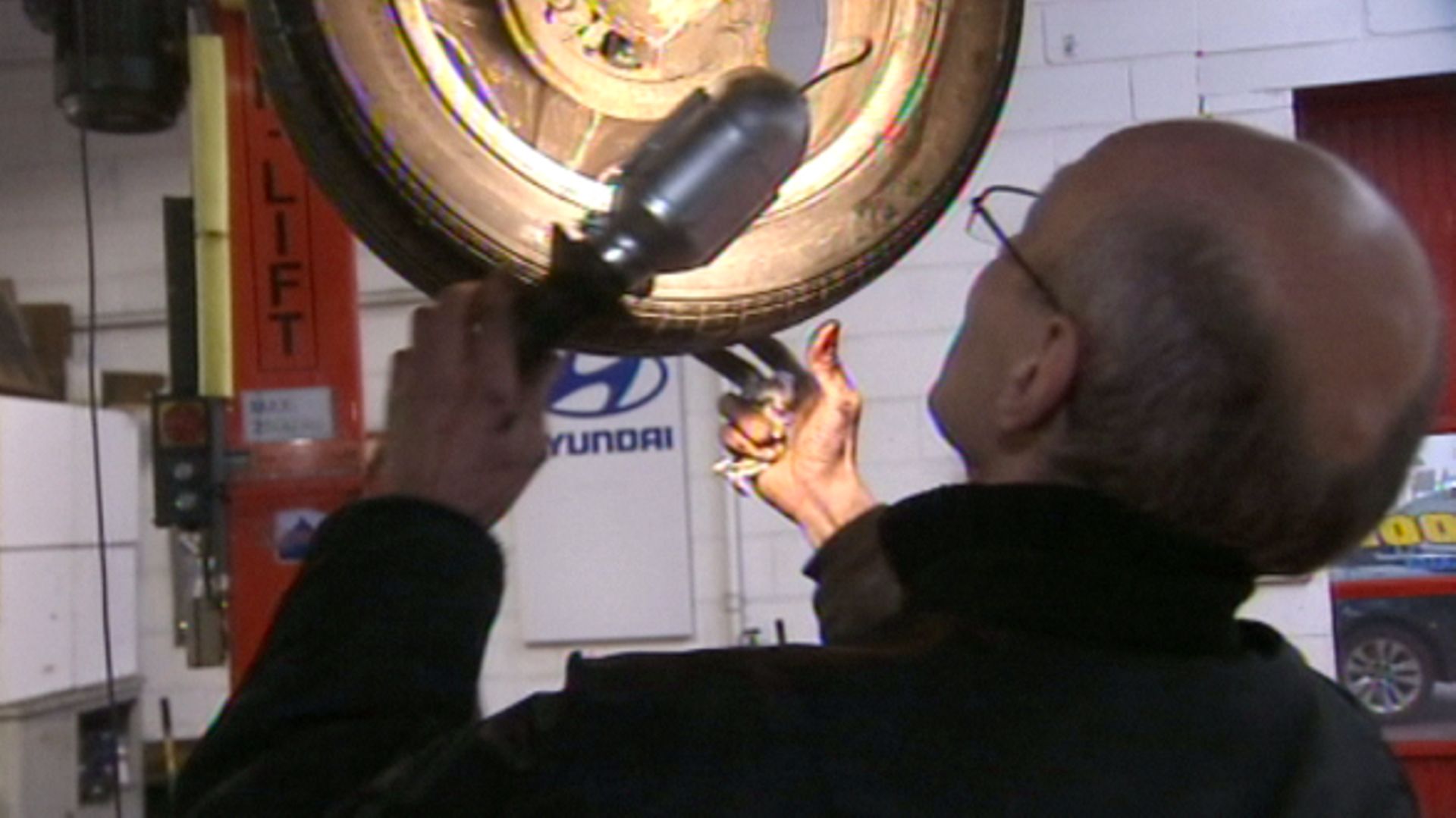 Les mains dans le cambouis - RTBF Actus