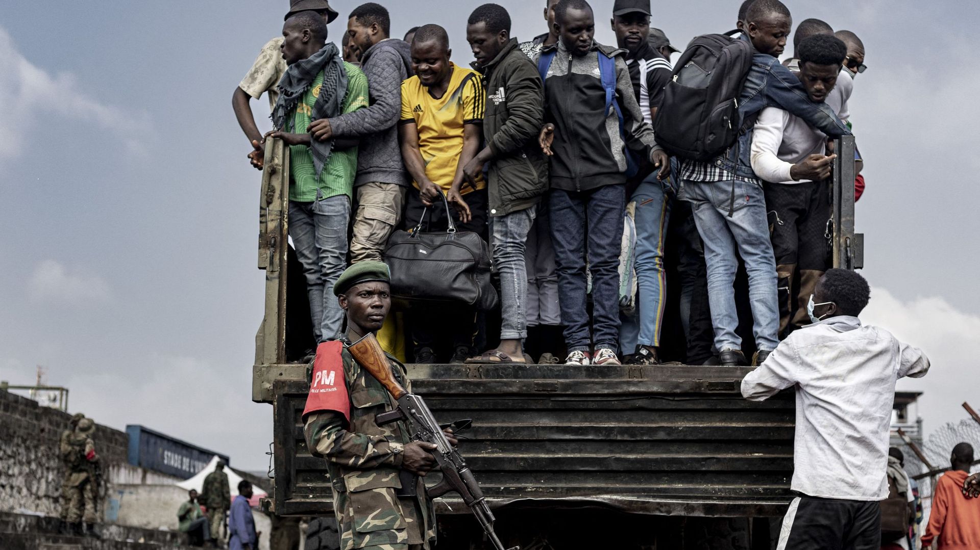Le procureur de la CPI en RDC. Il juge la situation 'grave'... - RTBF Actus