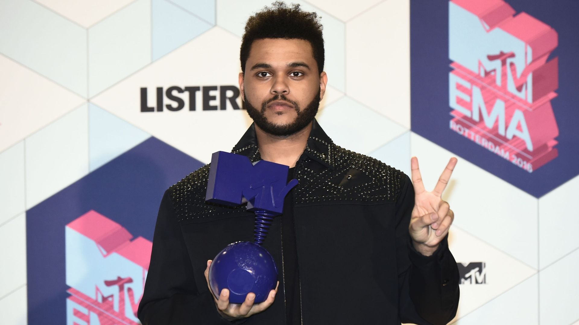 'Mania', le court métrage sanglant de The Weeknd dévoilé - RTBF Actus