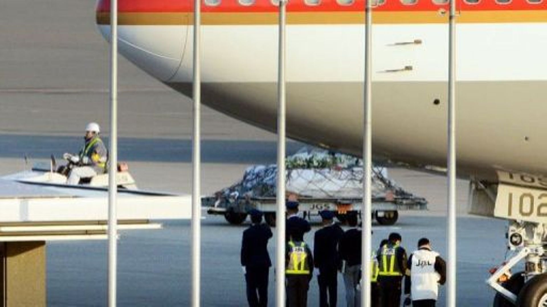 Les corps des 9 victimes d'In Amenas accueillis avec émotion à Tokyo ...