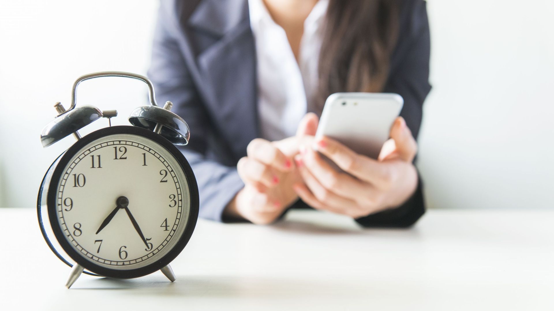 Physique : l’armée britannique développe une horloge atomique quantique ...