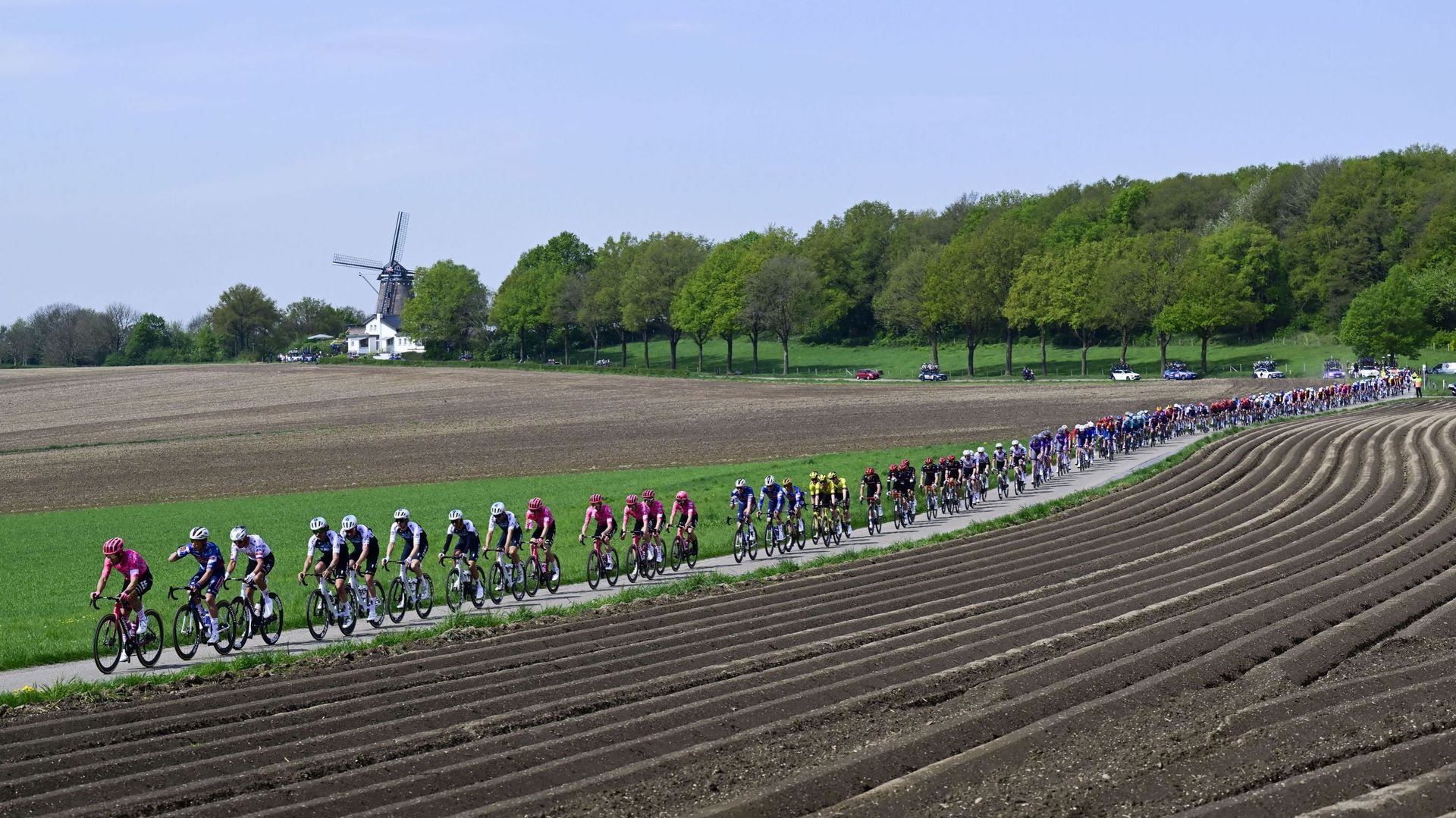 Sprinteur agressif et atypique : la fusée de Tachkent Djamolidine ...