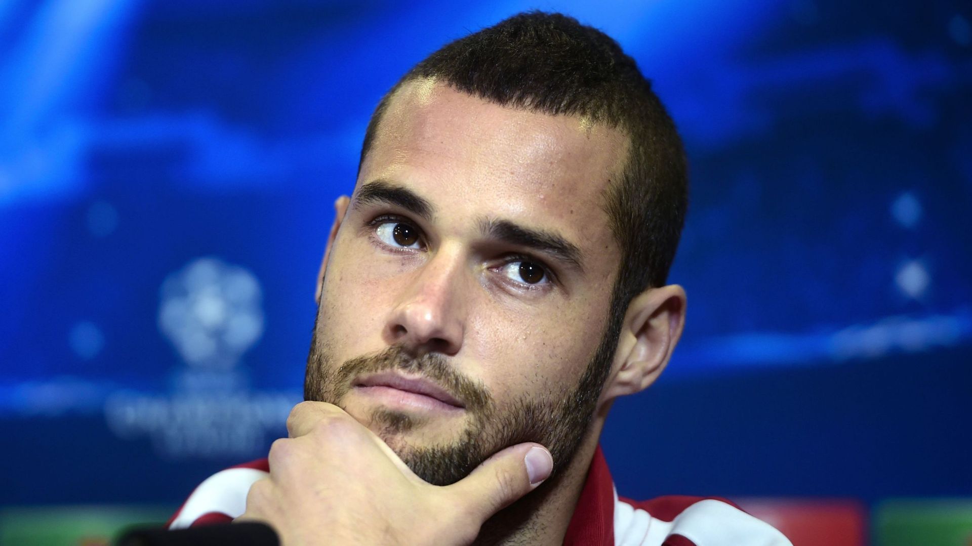 Mario Suarez de l'Atlético Madrid à la Fiorentina
