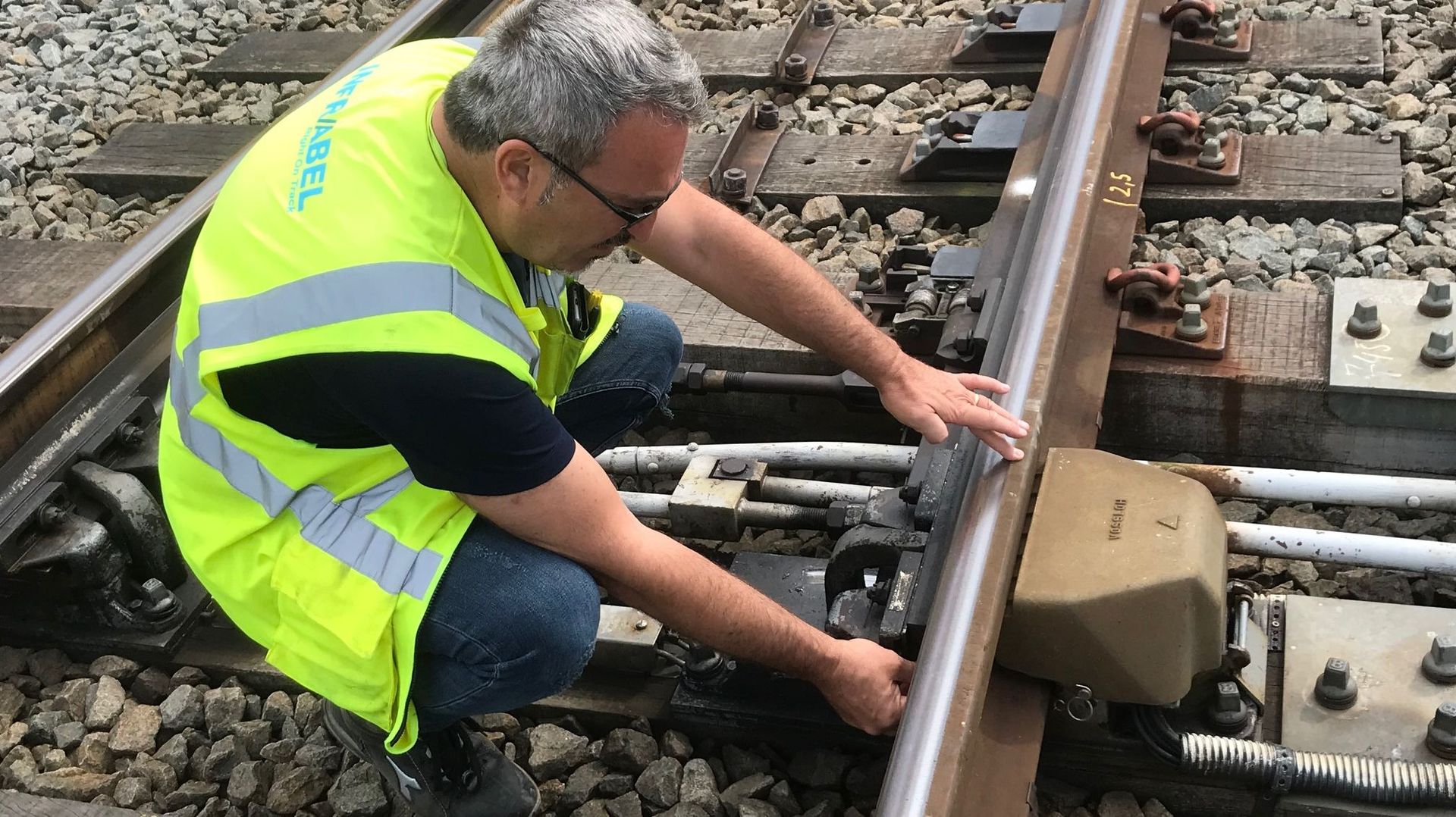 Chaleur et rail ne font pas toujours bon ménage : Infrabel accentue les ...
