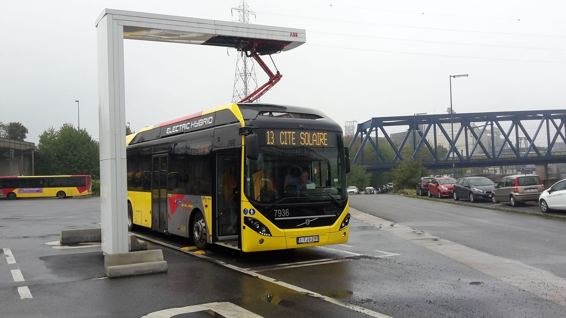 Démarrage difficile pour les nouveaux bus hybrides des TEC - RTBF Actus