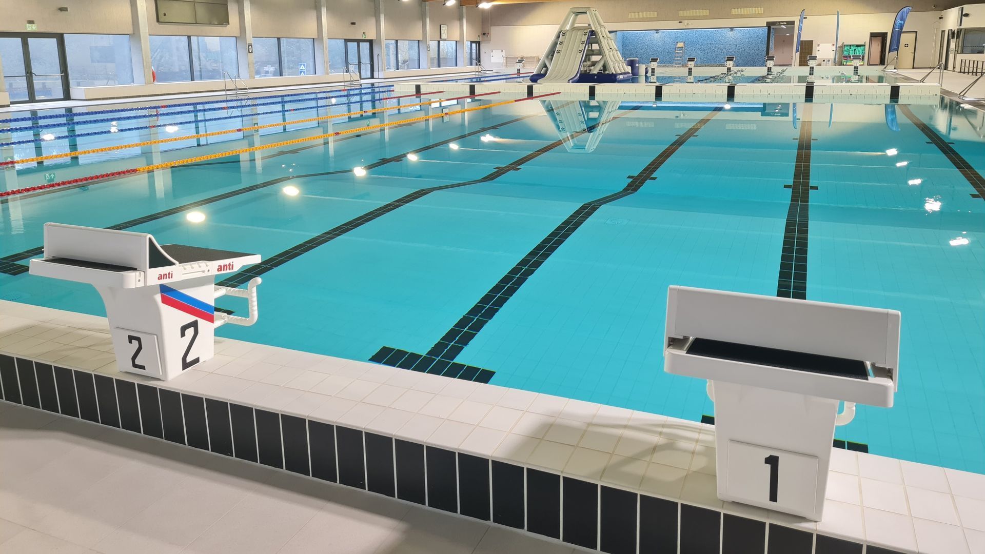 Louvain-la-Neuve : la piscine olympique a été inaugurée - RTBF Actus