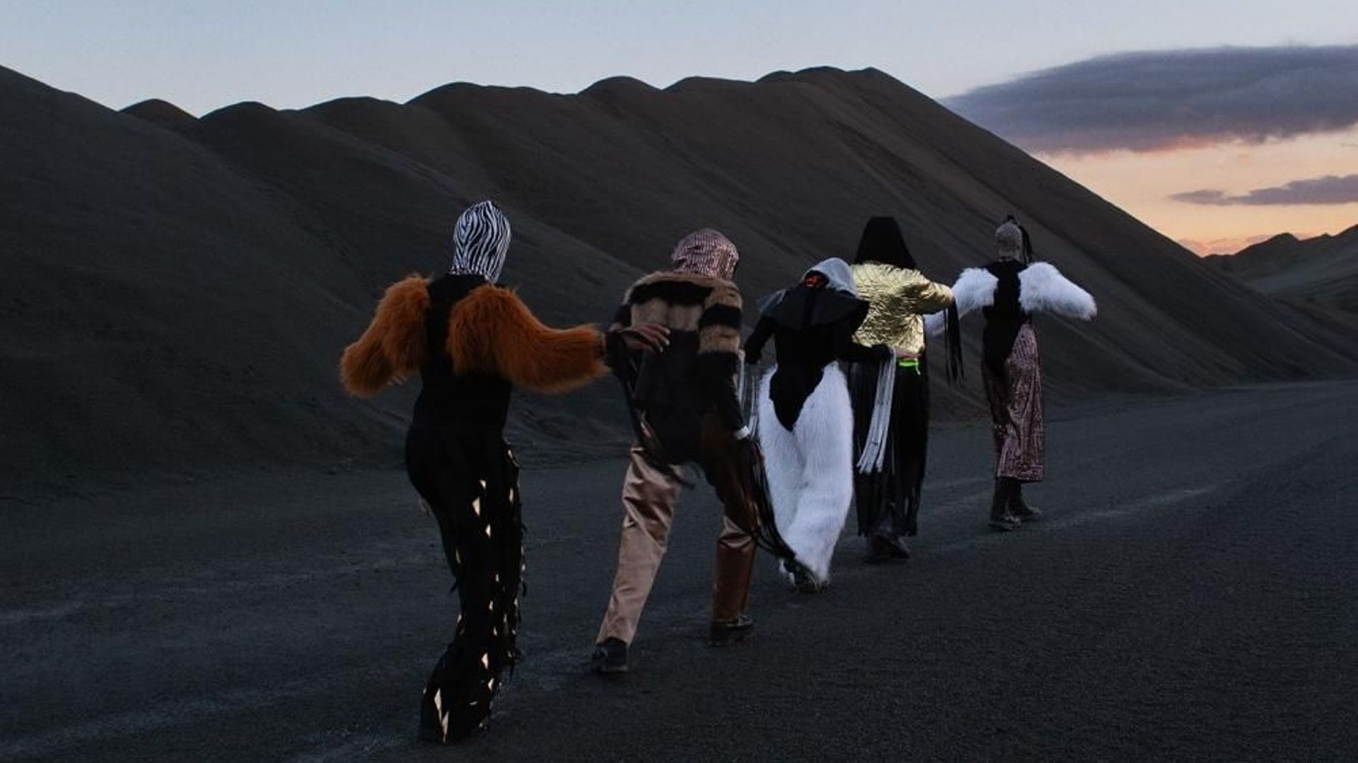 'Sous le Volcan' de Leslie Mannès : le chaos dansé au rythme de l ...