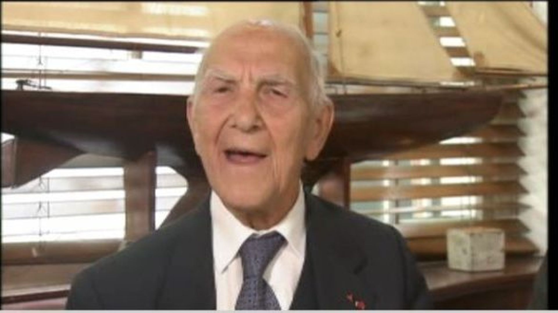 Stéphane Hessel est de passage à Bruxelles - RTBF Actus